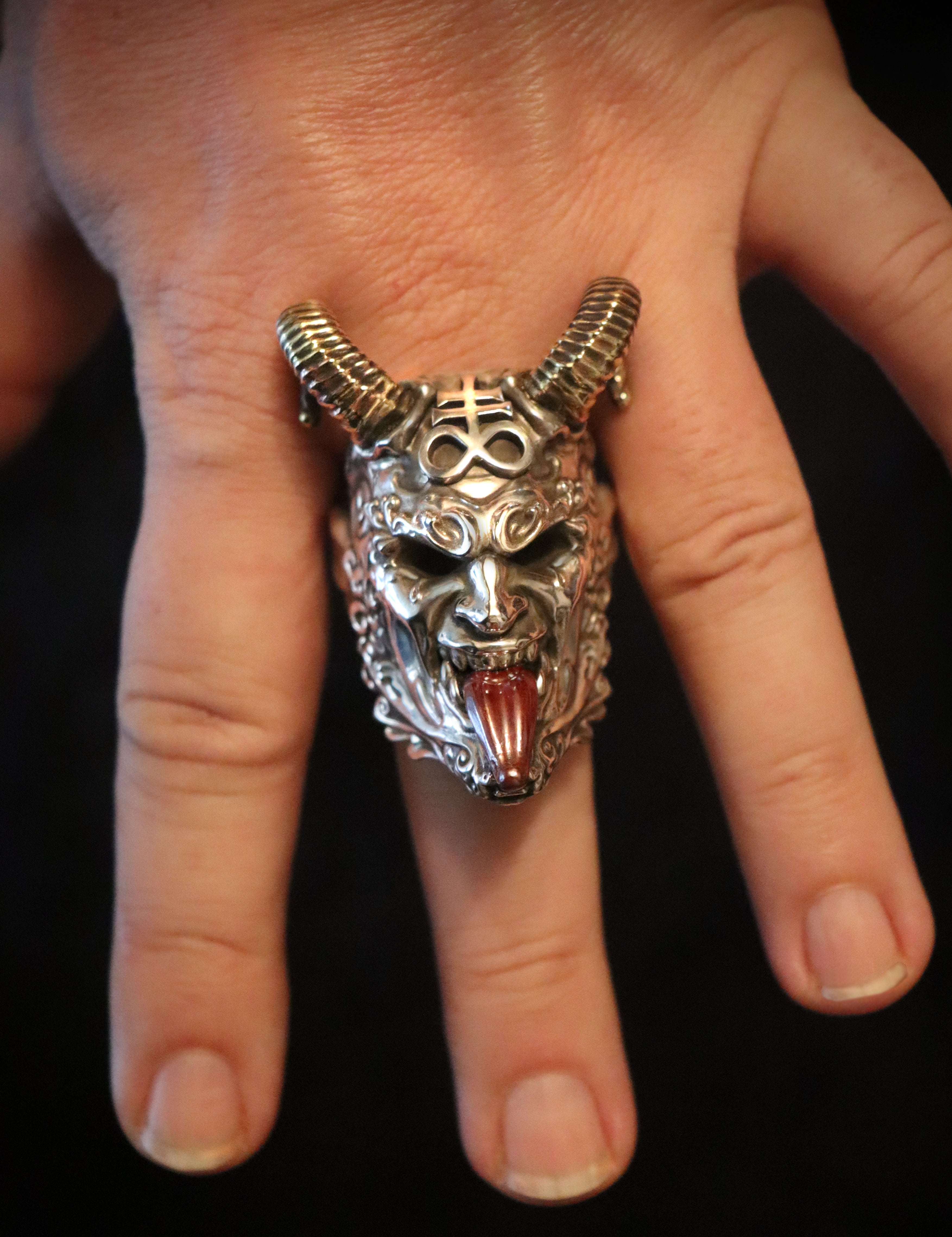 The Soulless Devil Leviathan Ring – Mortis Ores