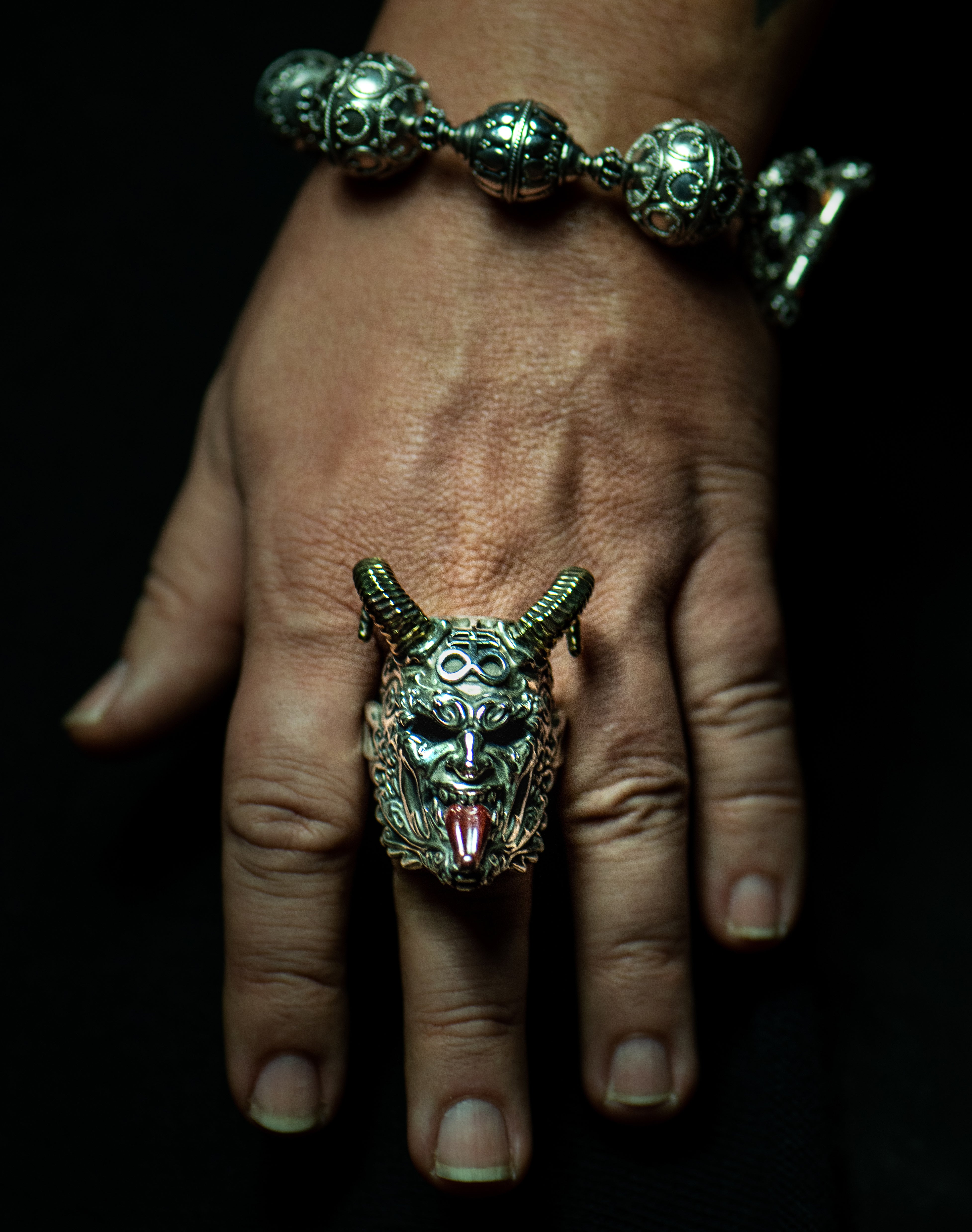 The Soulless Devil Leviathan Ring – Mortis Ores